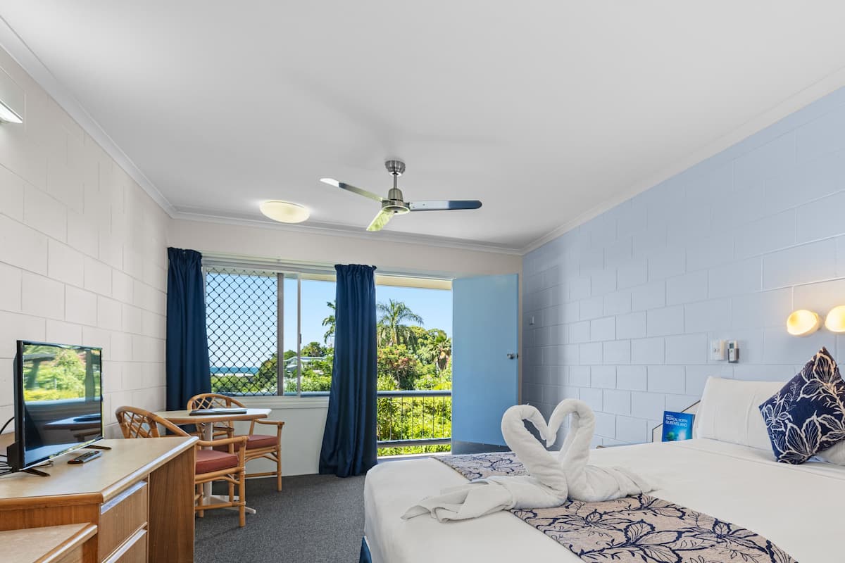 Quarto Executivo, 1 cama queen-size, não fumadores, vista para o oceano | 1 quarto, com mobília individualizada, secretária
