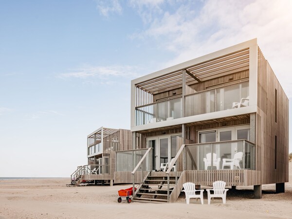 Beach House In A Dream Location On The Beach - Hoek van Holland