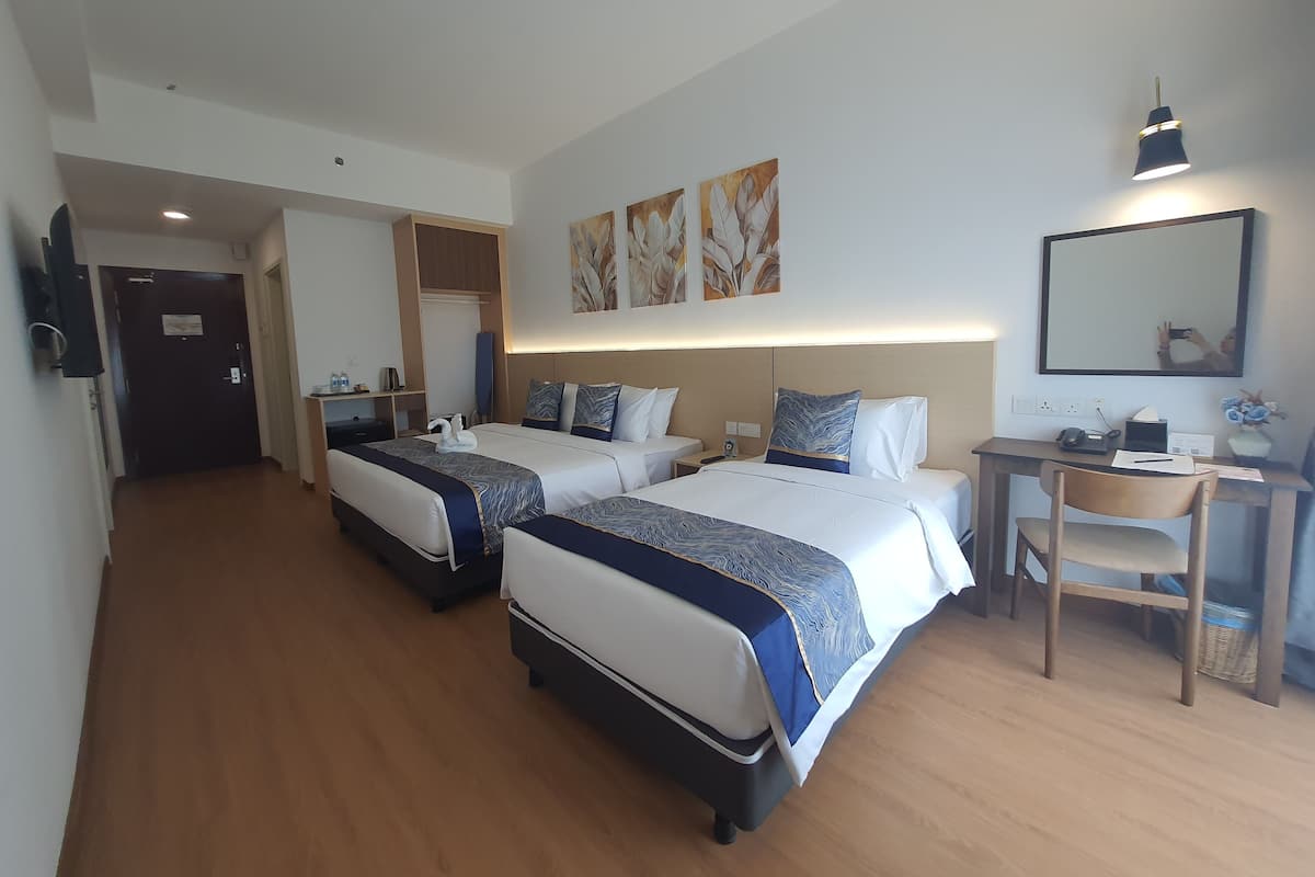 Quarto triplo premier | Escrivaninha, Wi-Fi de cortesia, roupa de cama