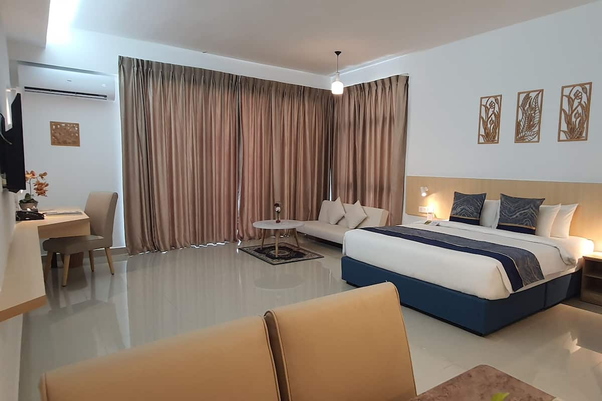 Suíte estúdio luxo | Escrivaninha, Wi-Fi de cortesia, roupa de cama