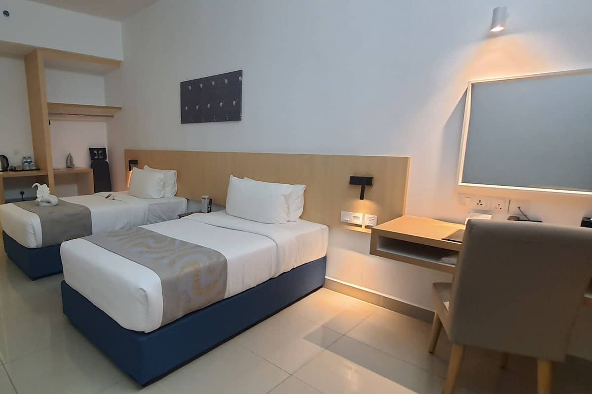 Quarto duplo luxo | Escrivaninha, Wi-Fi de cortesia, roupa de cama