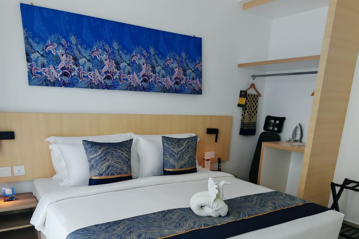 Quarto casal luxo | Escrivaninha, Wi-Fi de cortesia, roupa de cama