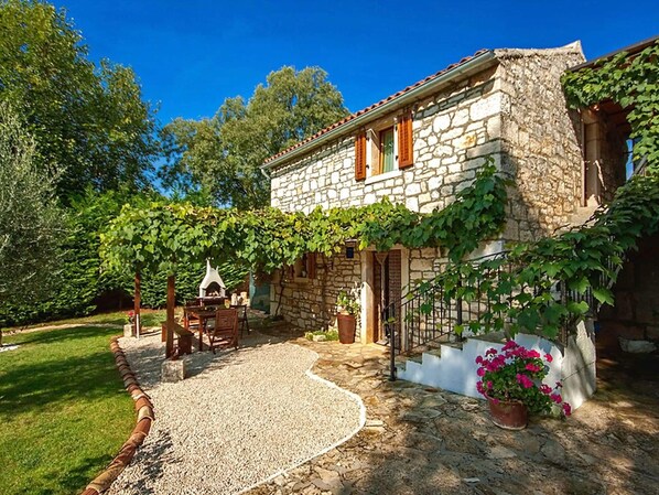 Characteristic & Well Maintained Villa with Private Pool near Višnjan ...