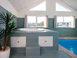 Casa | Piscina | Piscina interior, piscina exterior 