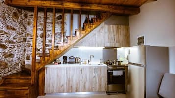 Dúplex Tradicional, não fumadores, vista para a montanha | 1 quarto, secretária, quartos insonorizados, ferro/tábua de engomar