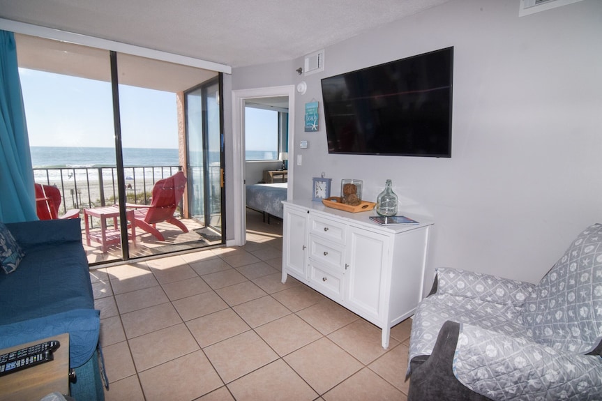2 Bedroom, 2 Bath Oceanfront Condo. Pool. Crescent Beach. - South Carolina