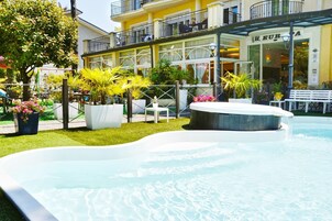 Piscina externa sazonal