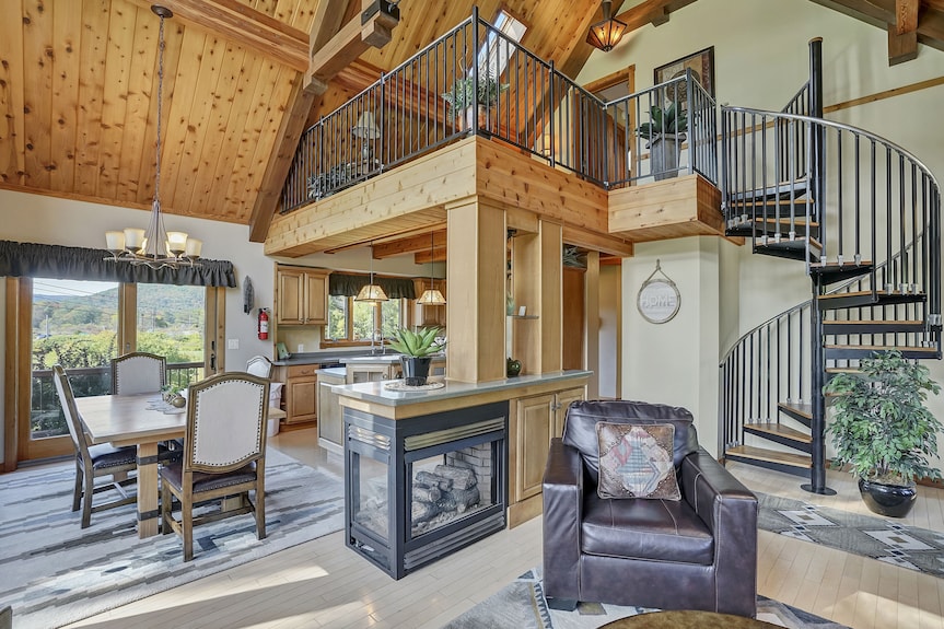 Indoor Pool, Luxury Log Estate, 2 Story Game Room - Hancock, NY