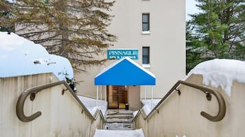 Condo, 1 cama Queen e sofá-cama (Pinnacle E15) | Fachada