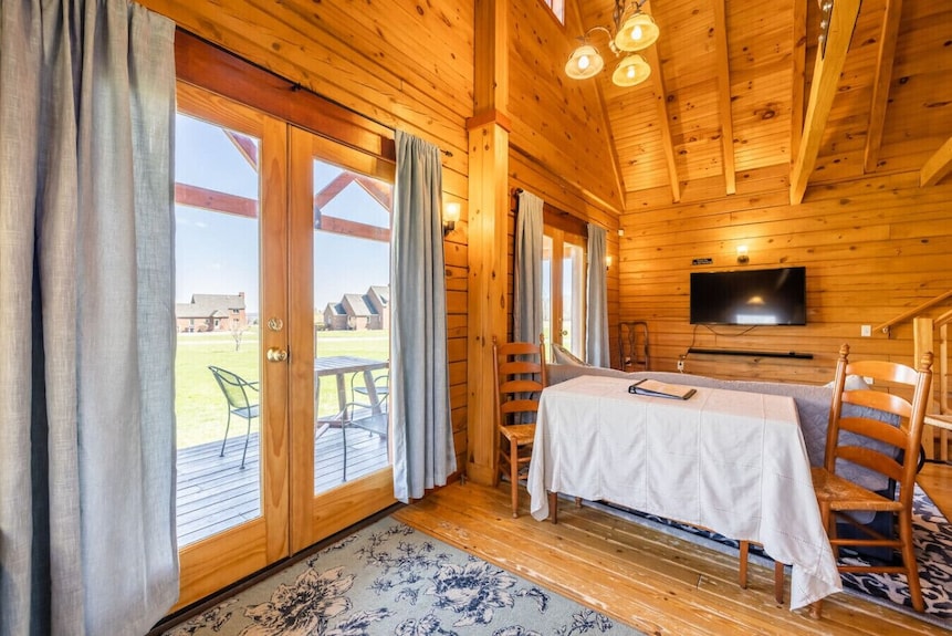 Rustic Cabin- Wineries And Breweries-finger Lakes - Geneva, NY