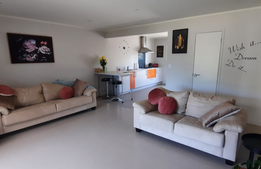 Walking Distance To Cafes And Restaurants - Northland