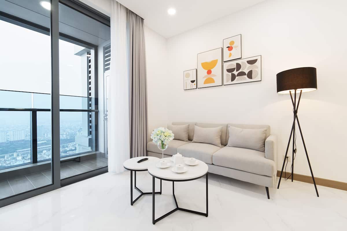 Apartamento, 3 quartos | 1 quarto, secretária, secretária adequada para computadores portáteis
