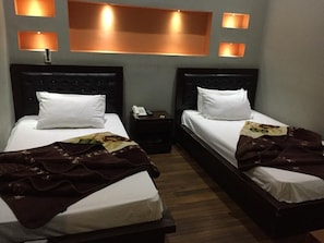 Quarto casal ou duplo | Cofres nos quartos, espaço de trabalho para notebook, Wi-Fi de cortesia