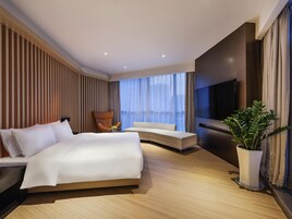 Quarto Privilege, Suite, 1 cama king-size, acessível | Edredões de penas, minibar, quartos insonorizados, Wi-fi grátis