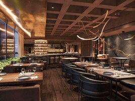 Pequeno-almoço completo diário (25 EUR por pessoa) 