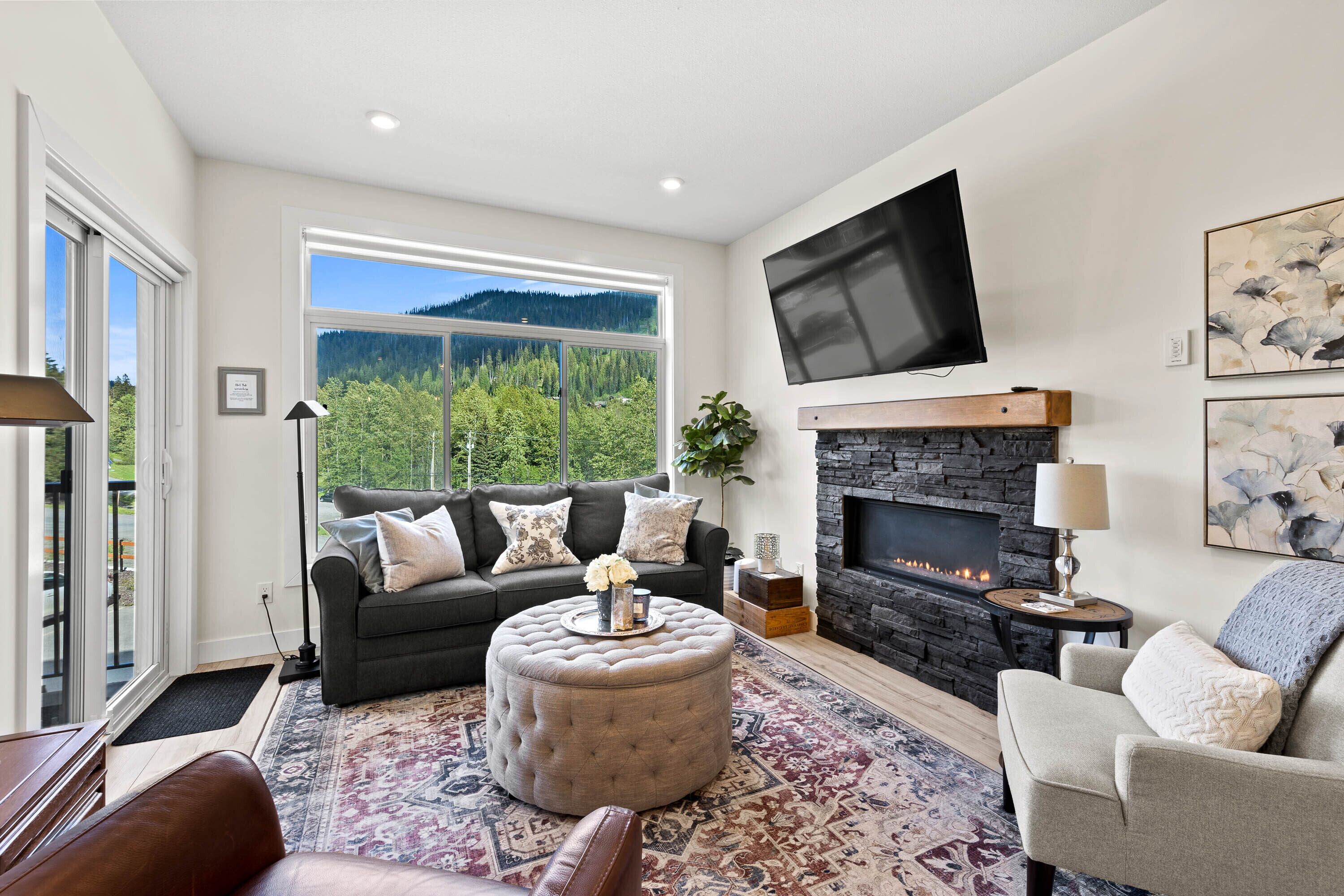 Spacious And Gracious Mountain "Home Away From Home" - Sun Peaks