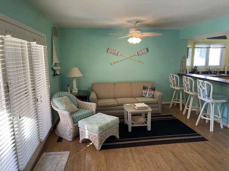 South Haven - No Stairs - Condo With Pool - 2 Minute Walk To Beach! - South Haven, MI