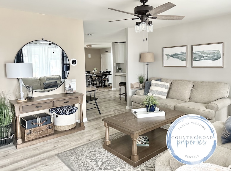 Hot Tub Holiday Escape! Fireplace, Heated Sunroom, Private Beach, Close To All! - Poverty Beach, NJ