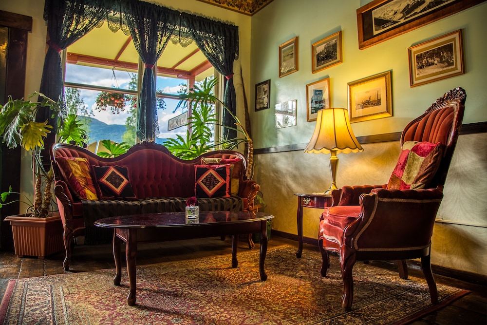 Mccarthy Lodge Resort - Wrangell-St. Elias National Park