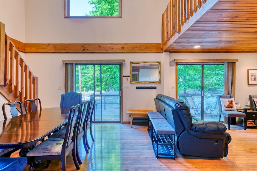 Must See The Up Cabin In The Hideout - Waymart, PA