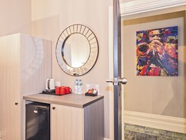 Quarto (Queen) | Ferro/tábua de engomar, Wi-fi grátis, roupa de cama fornecida 