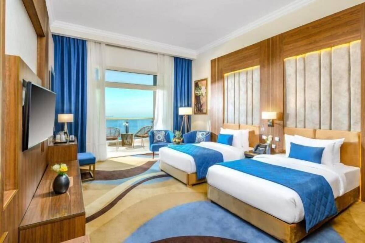 Minibar, cofre no quarto, secretária, quartos insonorizados