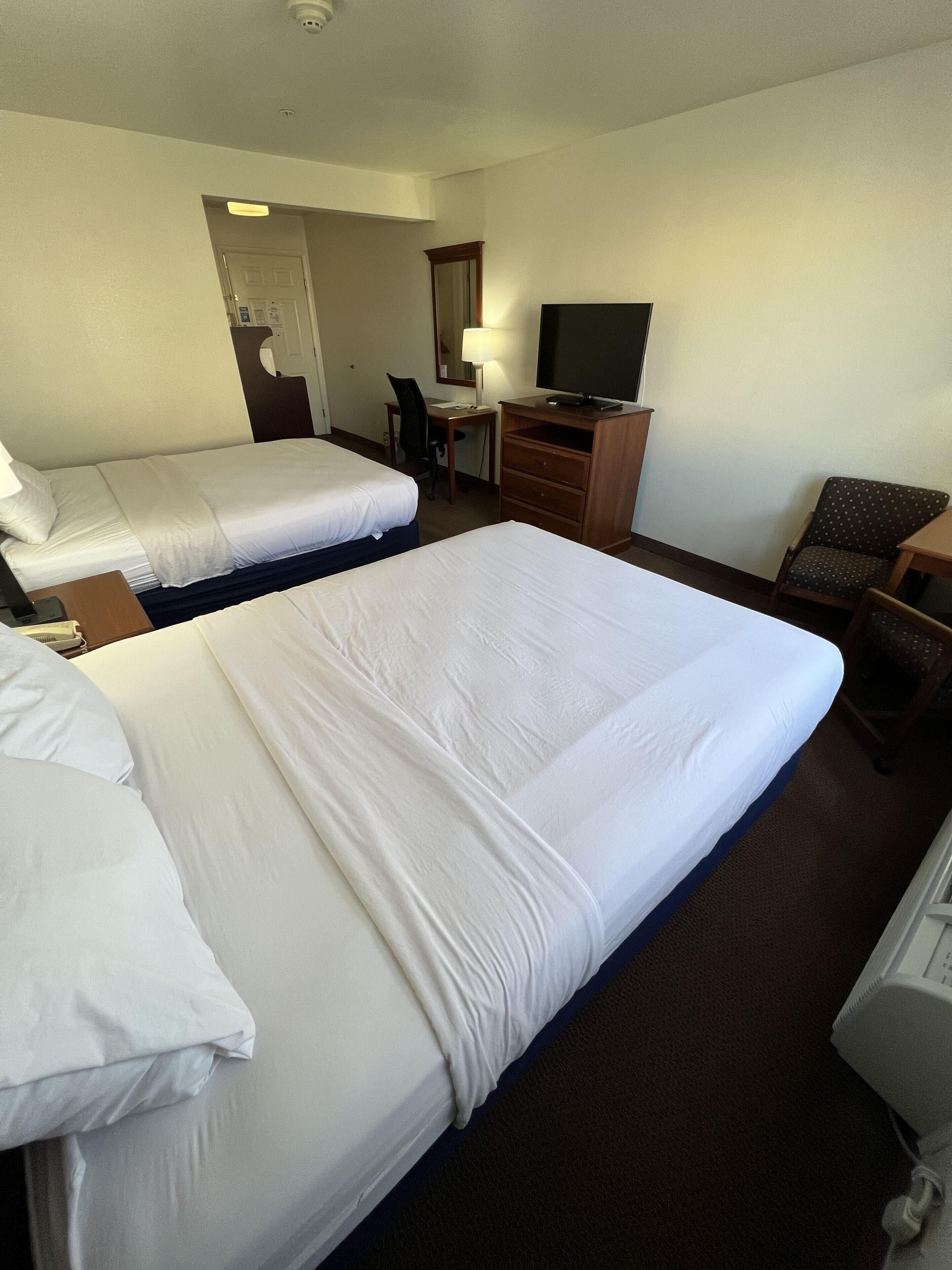 Secretária, secretária adequada para computadores portáteis 