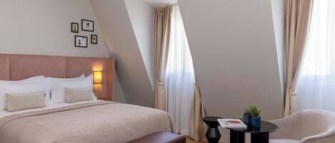 Quarto executivo | Roupas de cama premium, camas com colchões pillow-top, frigobar