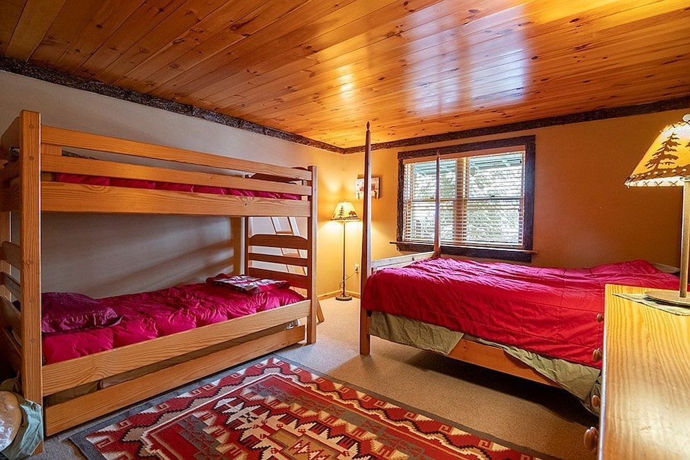 Sleepy Bear Lodge - Lake Placid, NY