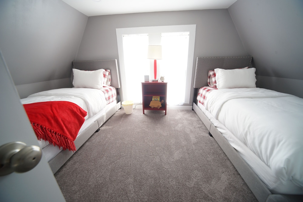 Luxurious Renovated Gem In Convenient Location! - Olathe, CO