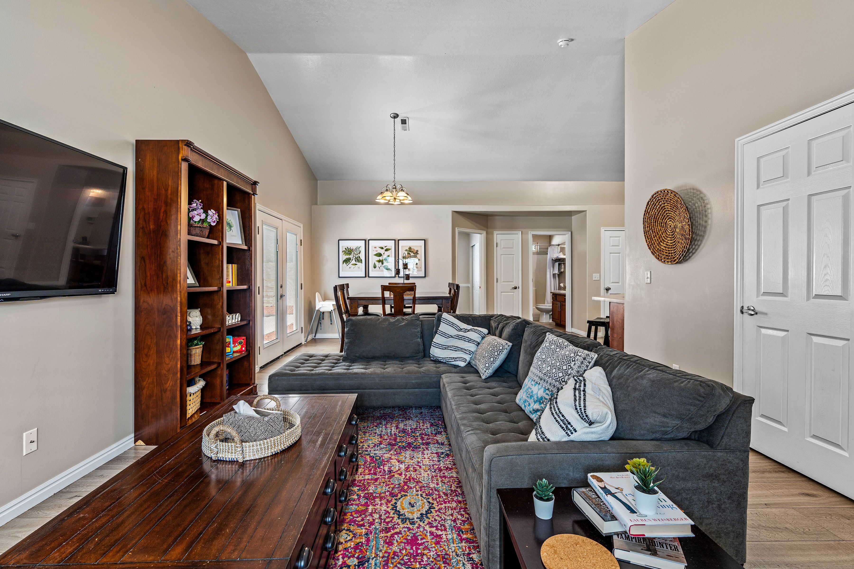 Cushy 5-star Home: Bbq, 7-bed, Bball Hoop, Netflix - Ogden, UT