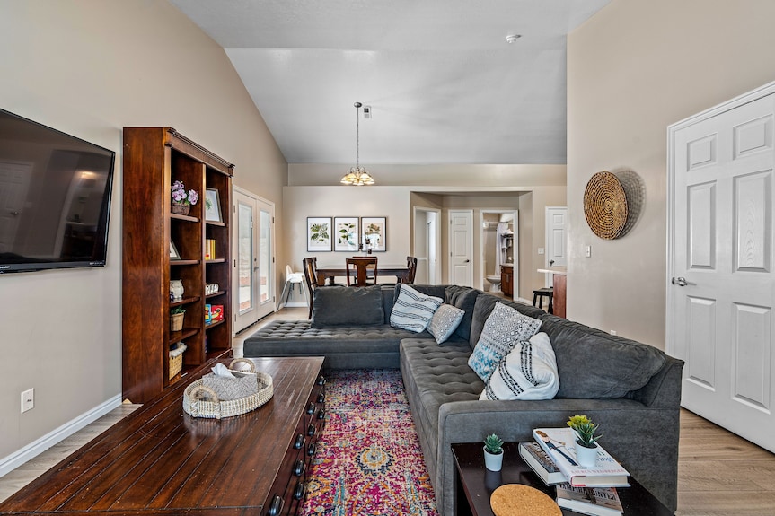 Cushy 5-star Home: Bbq, 7-bed, Bball Hoop, Netflix - オグデン, UT