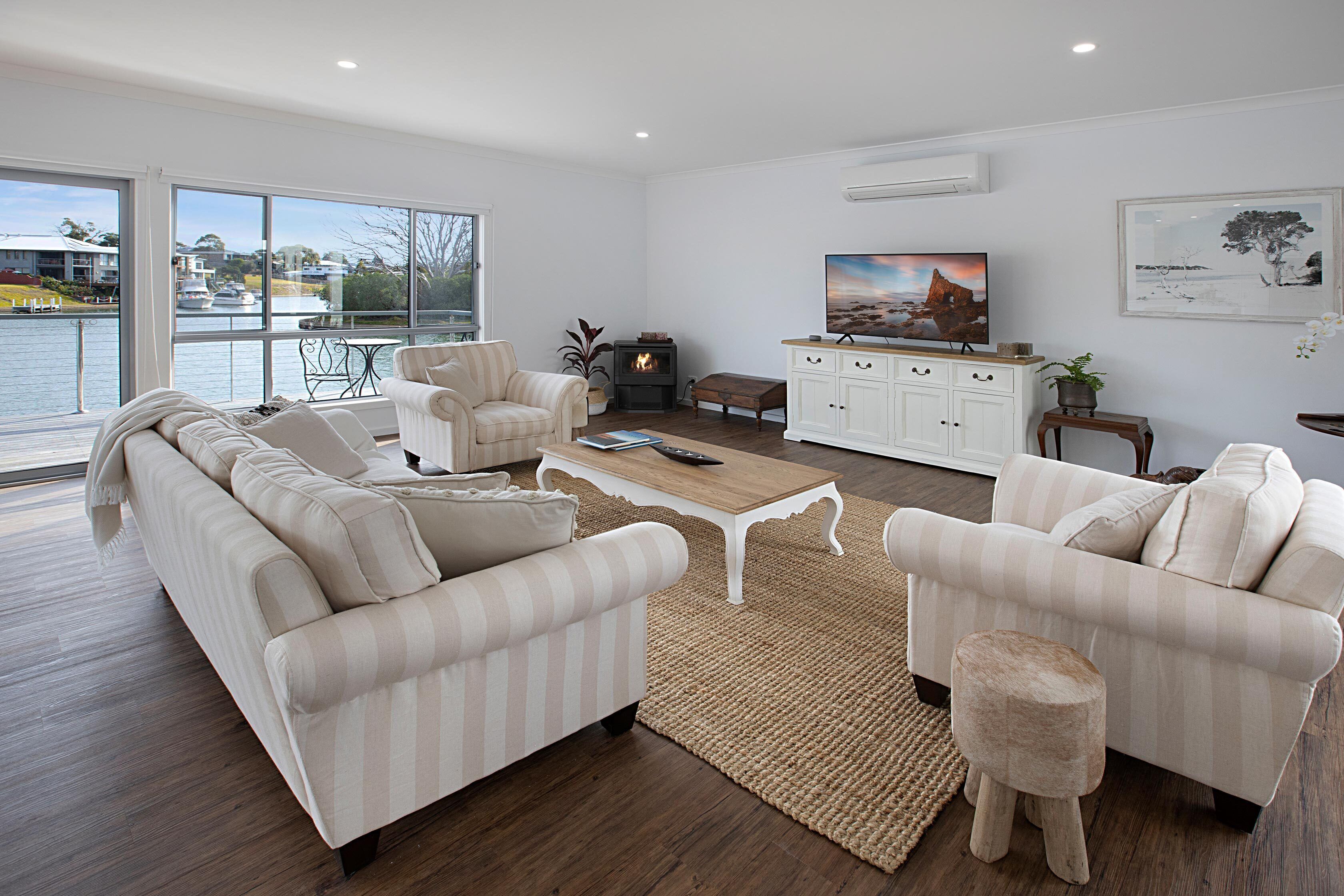 Pier 37: Light And Modern, This Stylish Property Offers Genuine Waterfront - Paynesville