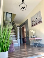 Casa clássico | Área de estar | TV 50 polegadas com canais a cabo