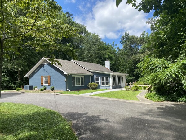 Morningtide Cottage: Secluded Waterfront Getaway! - Virginia