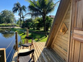 Cabana panorâmico | Área de estar | TV de tela plana 32 polegadas com canais digitais, TV, Netflix