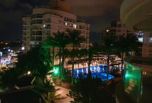 Fachada do alojamento (tarde/noite)