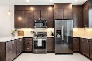 Casa geminada, 4 quartos | Cozinha privada | Geladeira, fogão, cafeteira/chaleira, torradeira