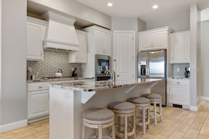 Casa de Férias, 4 quartos | Cozinha privada | Um frigorífico, um forno, uma cafeteira/bule, uma torradeira