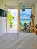 Quarto Panorâmico, vista para a lagoa | Cortinas/cortinados opacos, Wi-fi grátis, roupa de cama fornecida