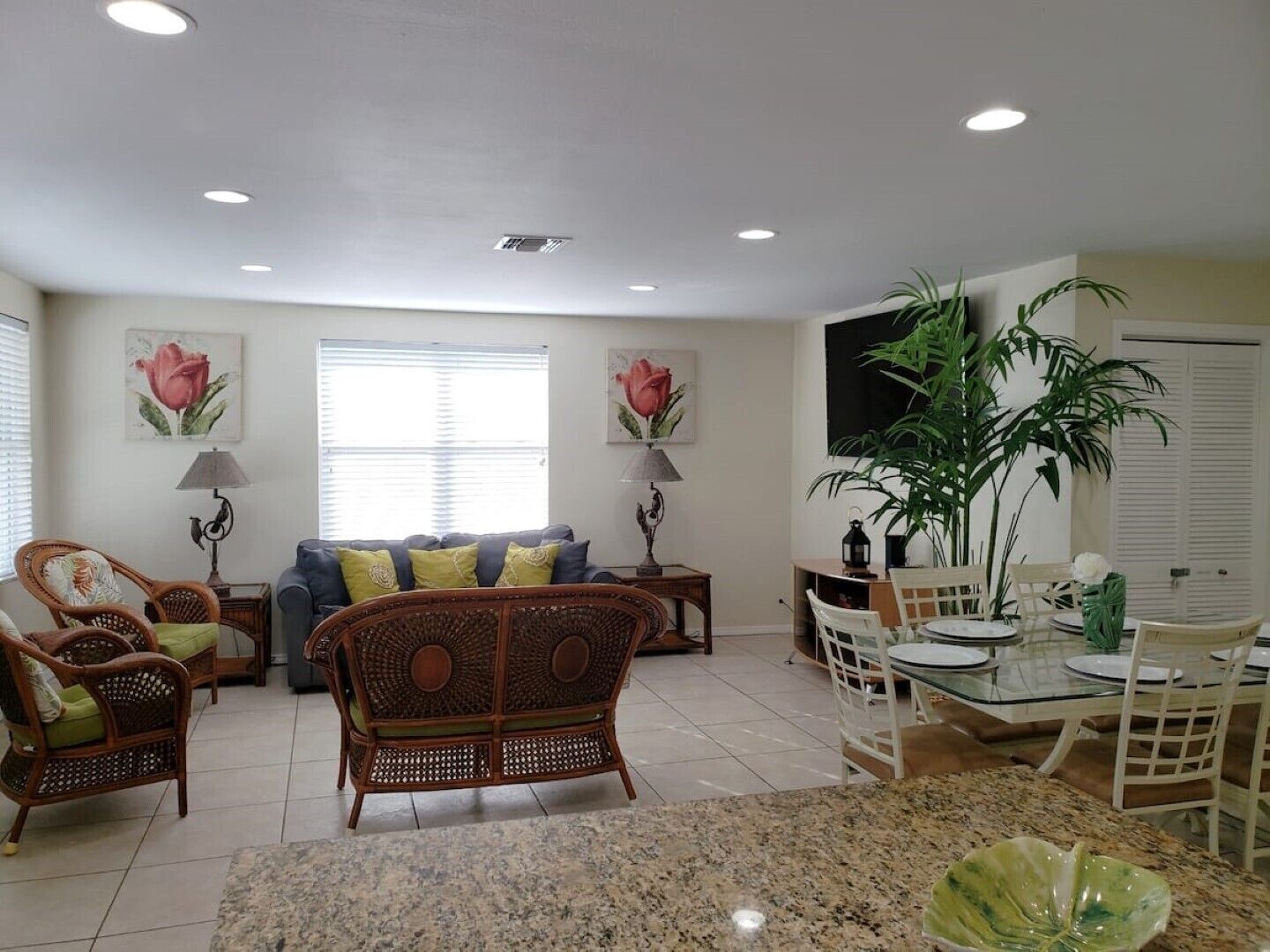 House W/ Private Pool -(Walking Distance To Beach - South Padre Island, TX