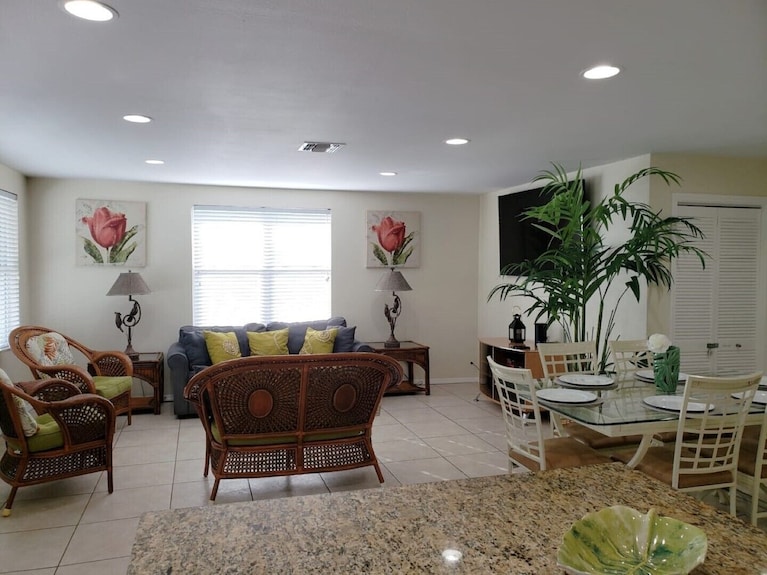 House W/ Private Pool -(Walking Distance To Beach - South Padre Island, TX