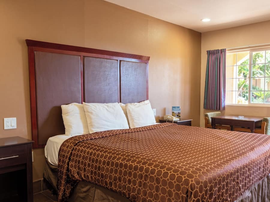 Secretária, Wi-fi grátis, roupa de cama fornecida