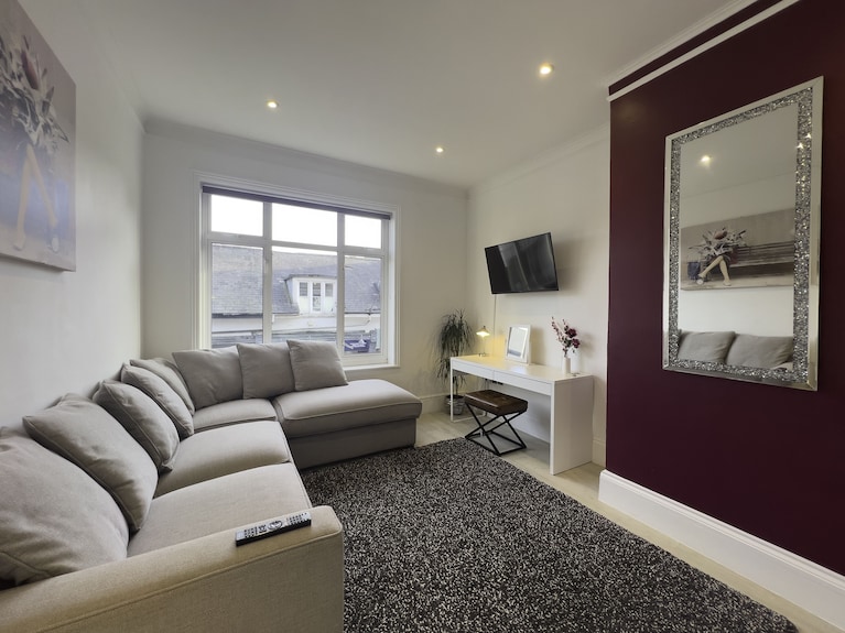 Spacious, Boutique 2 Bed Apartment, Central Location - Royal Tunbridge Wells