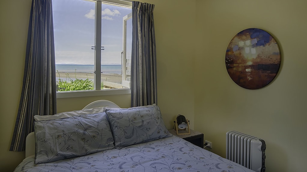 Welcome To Helme Holiday Middle Bach, Your Secluded Kiwi Sanctuary - New Zealand