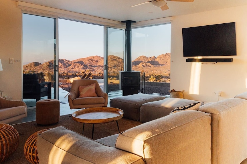Spacious Modern Serene - Gorgeous Mountain Landscape Views - Joshua Tree, CA