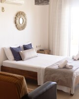 Estúdio exclusivo | Escrivaninha, Wi-Fi de cortesia, roupa de cama