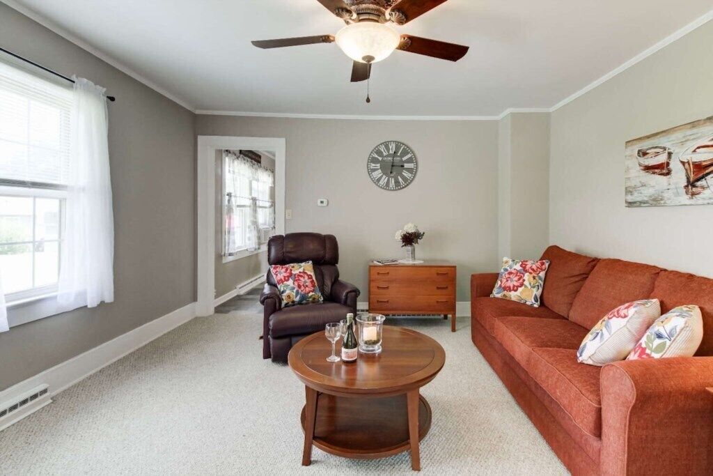 Charming Bacova Village Cottage Near Lake Moomaw - Hot Springs, VA