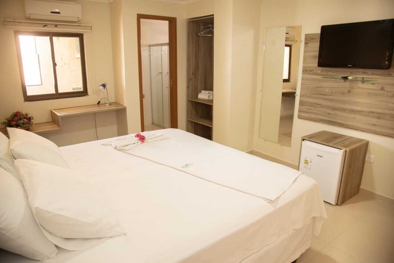 Frigobar, escrivaninha, Wi-Fi de cortesia, roupa de cama