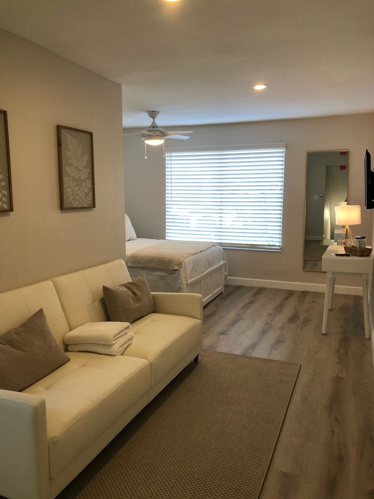Beautiful Newly Renovated Charming Loft At Little Havana. Entire Apartment! - Miami Springs, FL